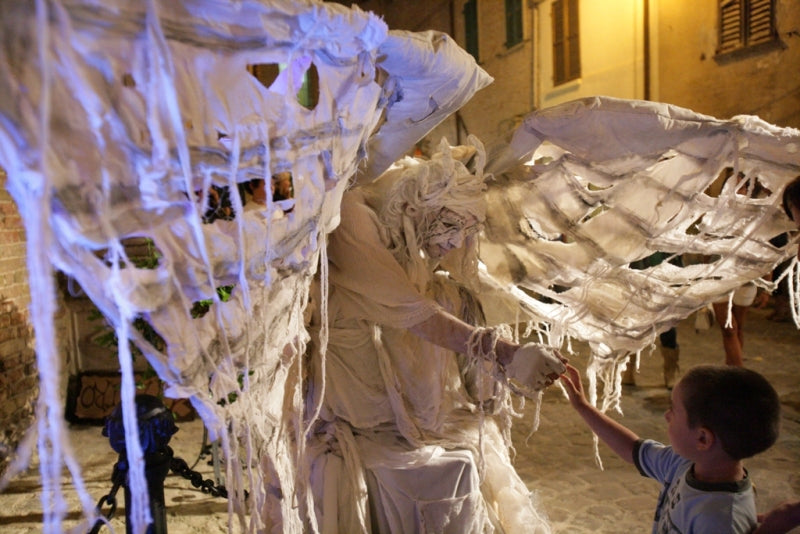 Chris Channing "Quadri e Statue Viventi" – Instrada srl