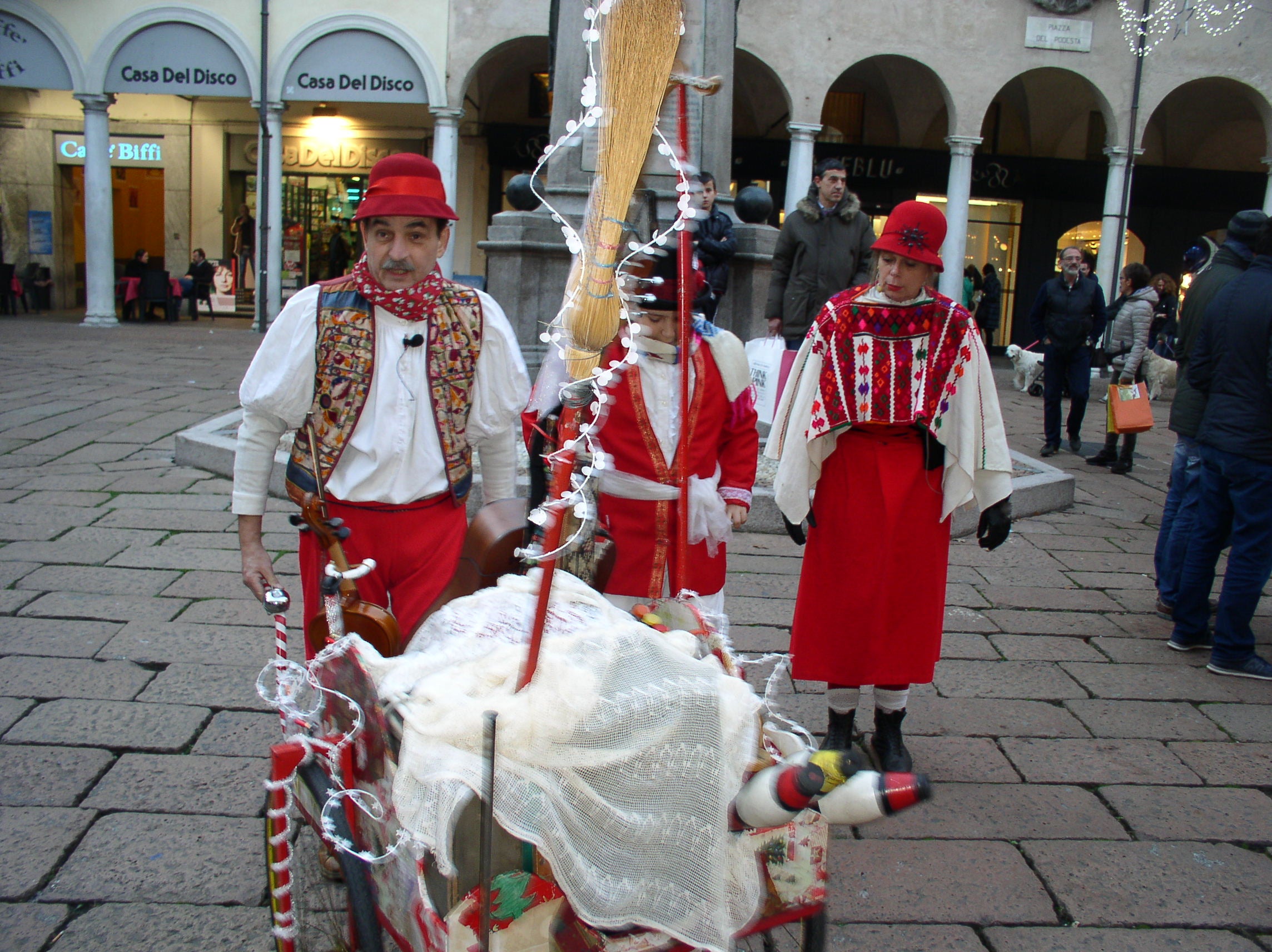 Claudio e Consuelo "Il Carretto di Natale" – Instrada srl
